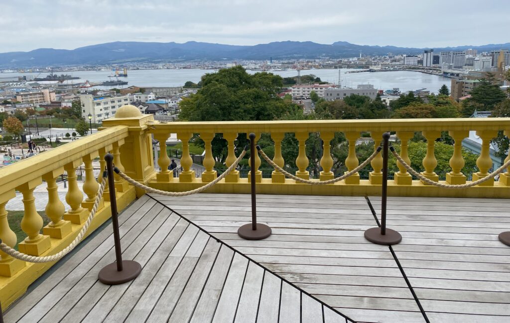 70歳のひとり旅！函館の朝市と夜景に感動【旧函館区公会堂と函館山】 | ラルゴ ゆるやかに生きる。